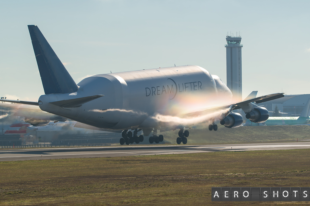 Boeing’s Dreamlifter 747s At Paine Field – Photos & Loading Video ...